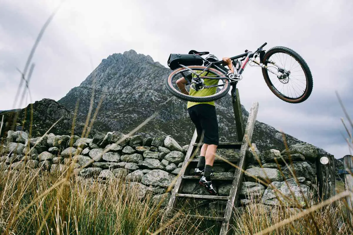 Tailfin Launches AeroPack: High-performance rigid seat pack for every ...