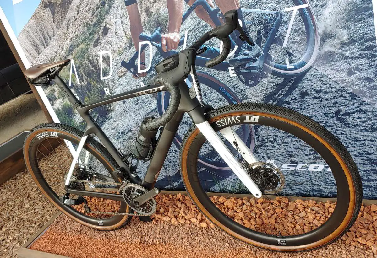 Scott Addict Gravel Bike for 2022 - Integrated Cockpit, 45mm Tire ...